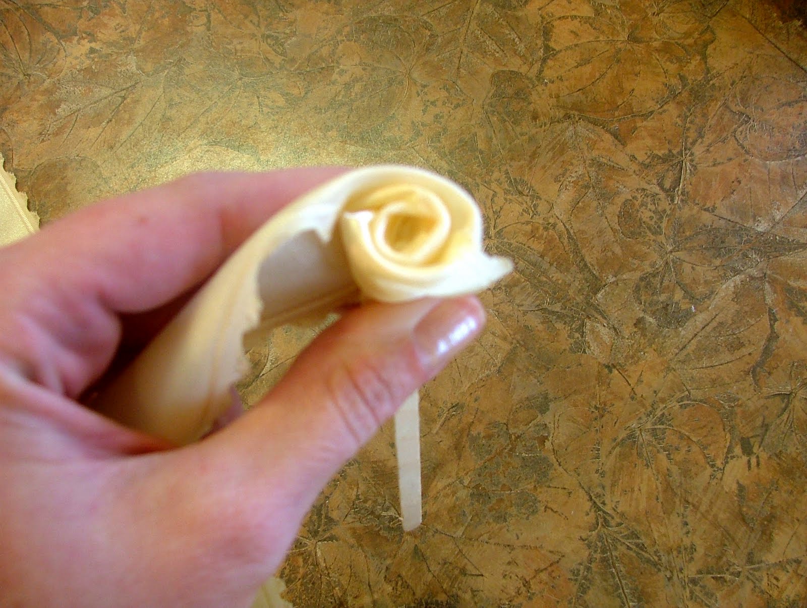 Andrea's Bow Cottage: Ribbon Roses