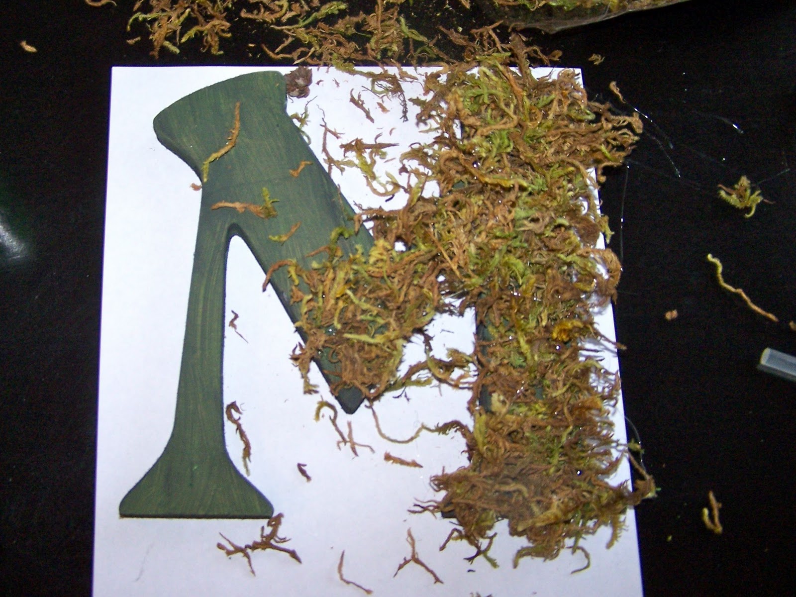 -:{These little pieces}:-: Easy DIY Moss Letter