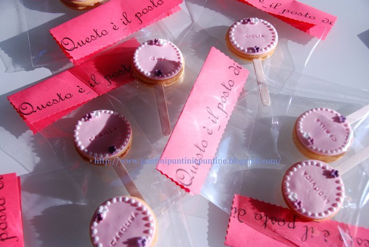 ...puntini puntini...& puntine: Biscotti segna posto