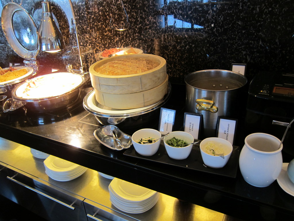 Worlds Within: Hilton Tokyo Executive Lounge Breakfast