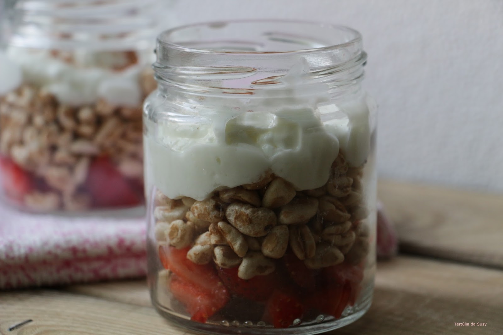 Overnight de puffs de trigo integral e morangos - Tertúlia da Susy