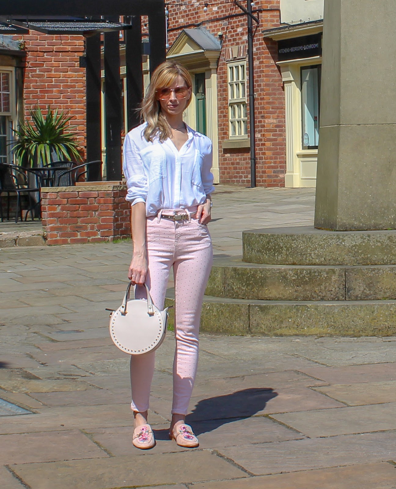 How To Wear Coloured Jeans | Kate Louise Blogs