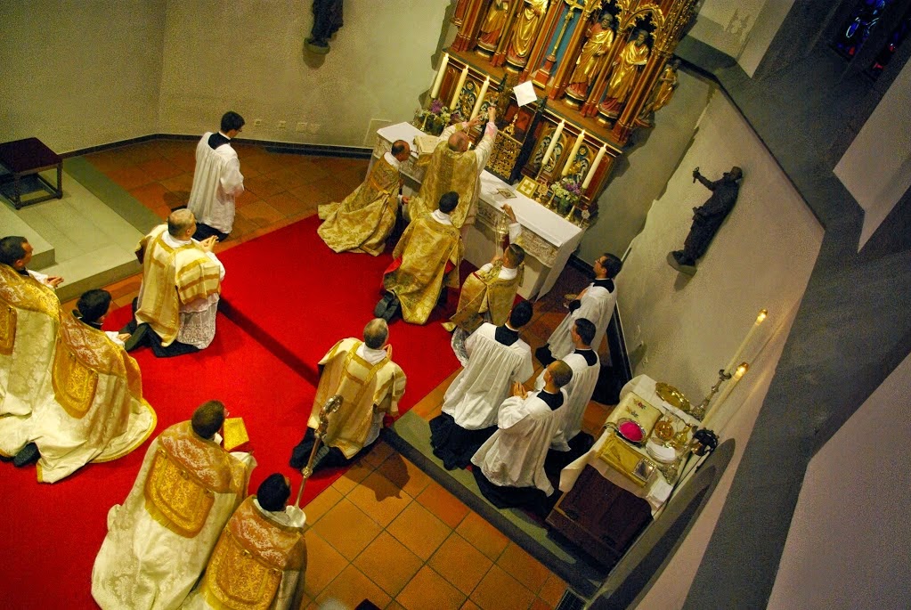 RORATE CÆLI: EVENT: Chrism Mass - Extraordinary Form of the Roman Rite