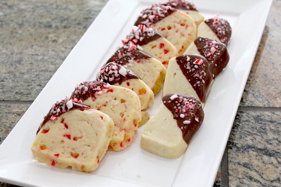 SPCookieQueen: Candy Cane Shortbread Dipped in Chocolate