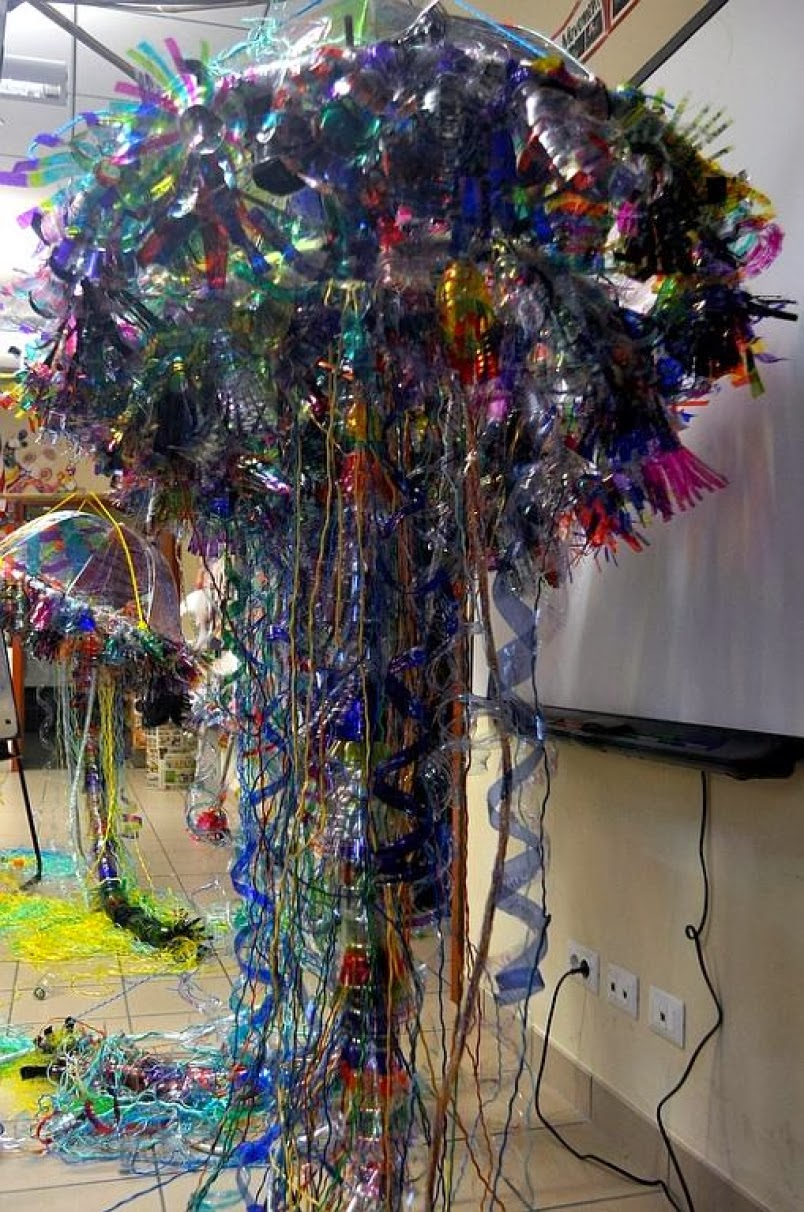 Seni Perahu Kertas: Contoh-Contoh dan Idea Arca Binaan Daripada Botol ...