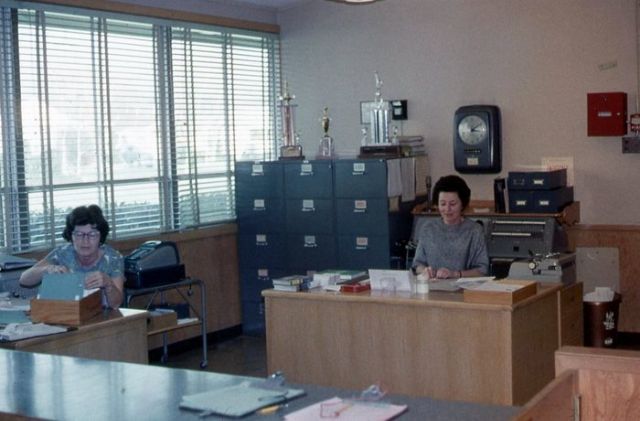 At the Office: 36 Interesting Pics Show How Work Has Changed Since the ...