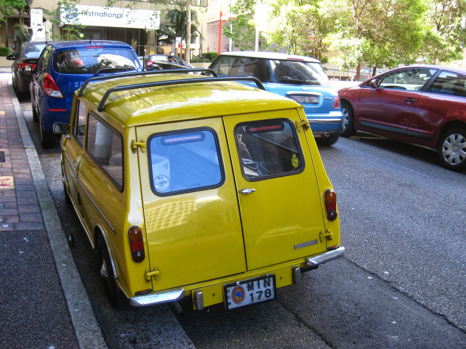 Aussie Old Parked Cars: 1978 Leyland Mini Van