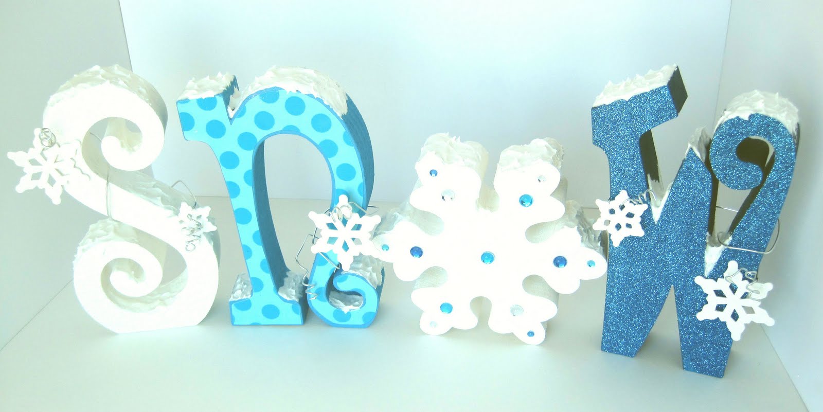 Rhinestones and Ribbon: "Snow" Decor With a Tutorial!