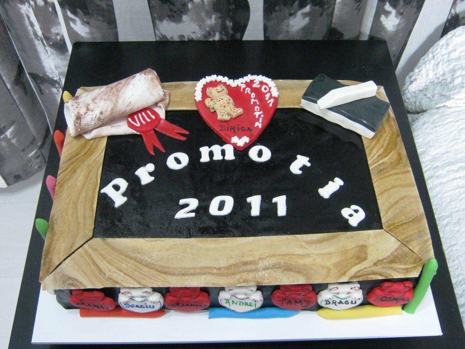 COMANDA TORT BUCURESTI: Tort absolvire clasa a VIIIa