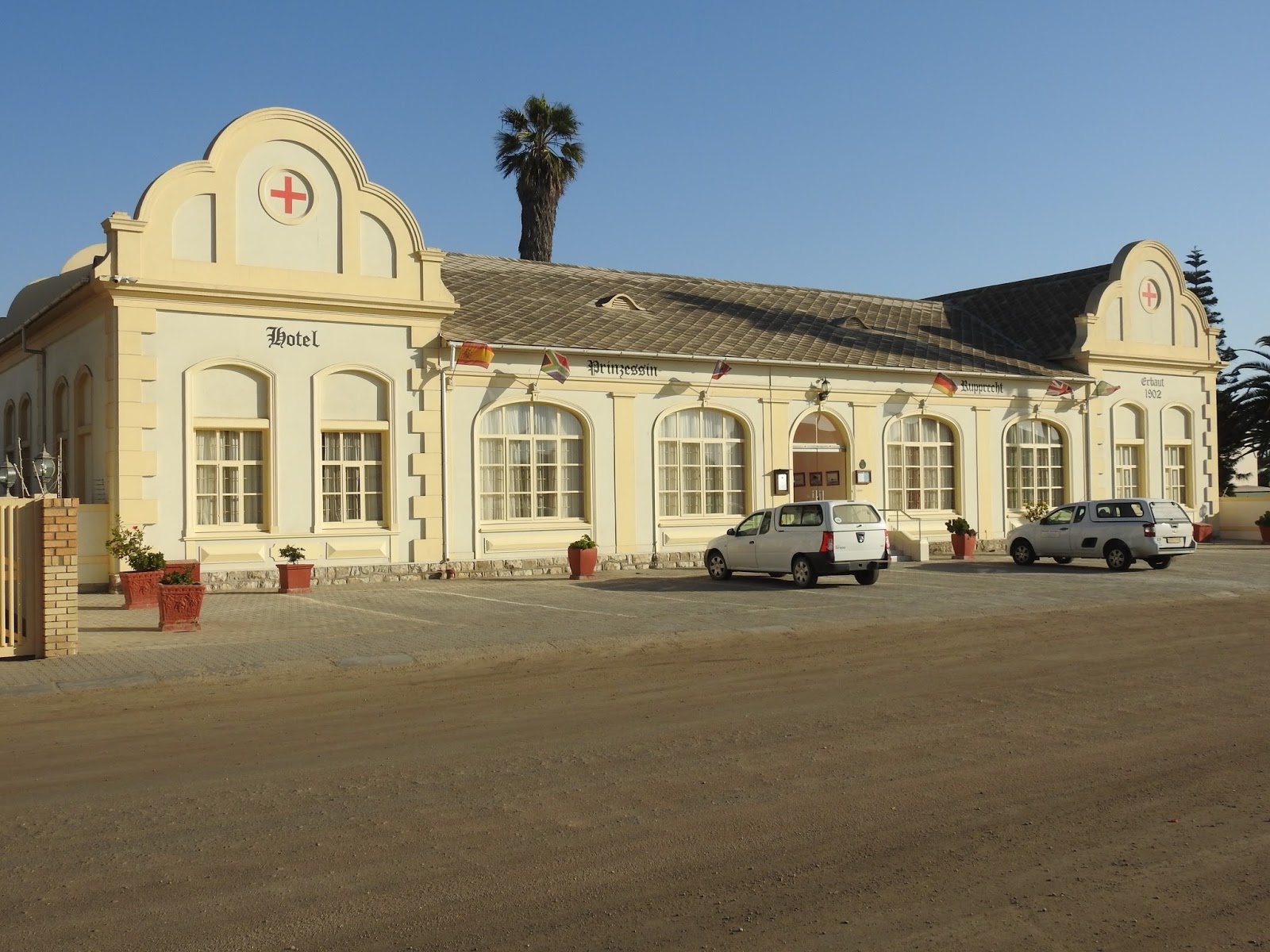 POR TIERRA POR LA TIERRA: Swakopmund, un pedazo de Alemania en Namibia