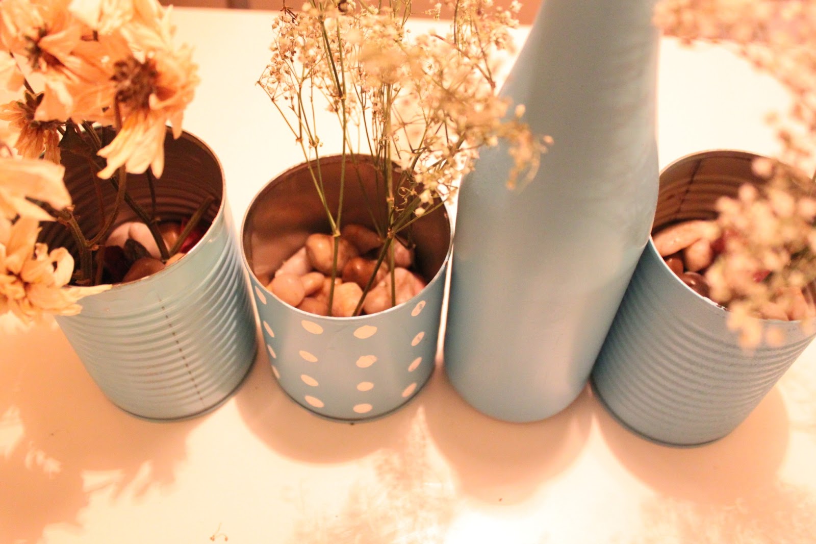 Nafisa's World: DIY Craft Project: Spray-painted tin cans
