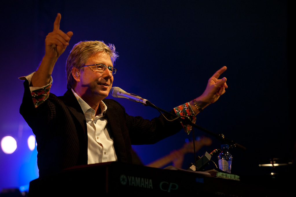 Don Moen: You are Eternal God - Texting