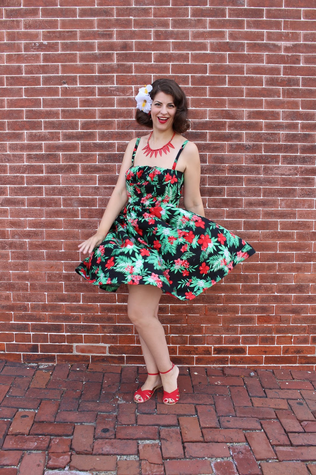 Handmade By Heather B: A sundress just under the wire - Butterick 6167