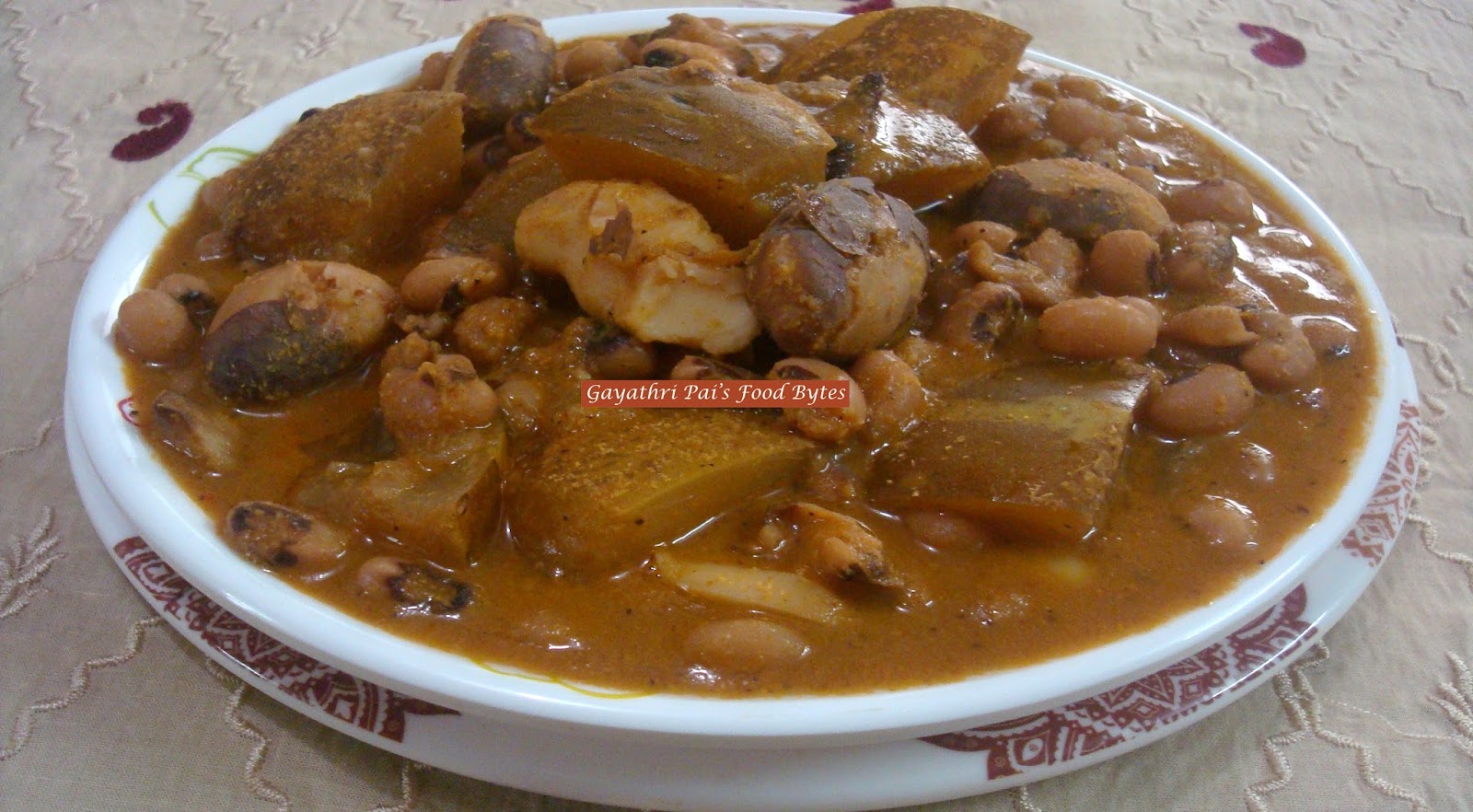 Gayathri Pai's Food Bytes: Alsande~Bee Koddel With Magge And Bikkand.