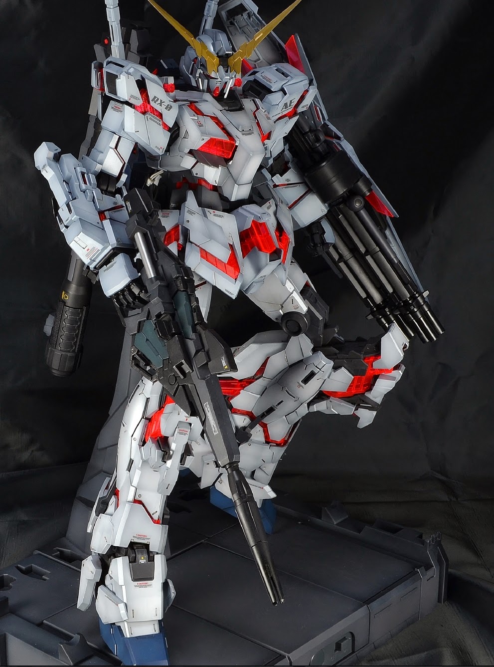 Painted Build: PG 1/60 RX-0 Unicorn Gundam with LED