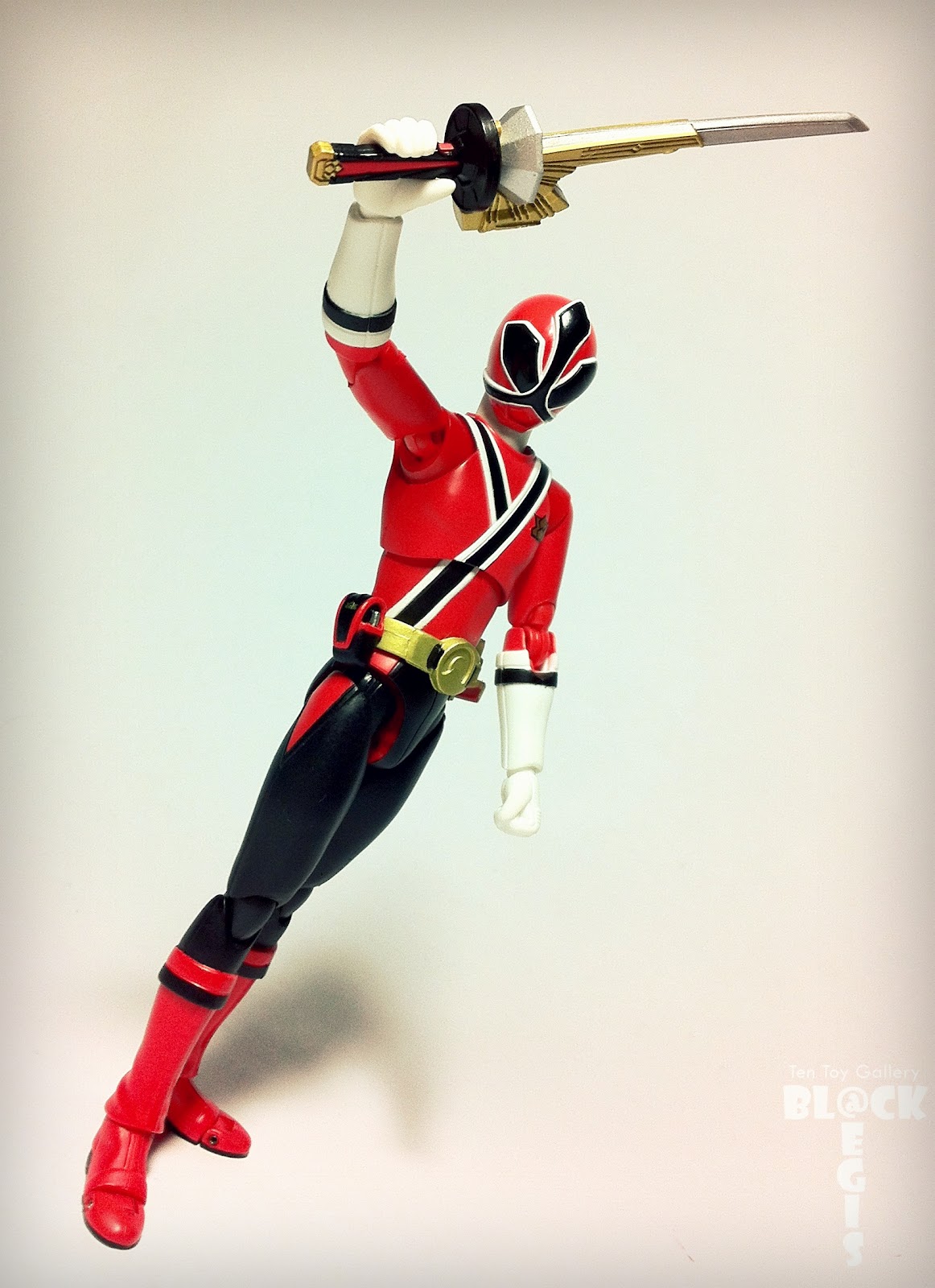 Ten Toy Gallery: Review: S.H.Figuarts Shinken Red