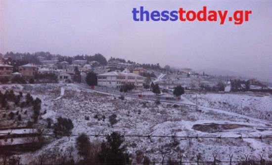 ΒΙΝΤΕΟ... ΤΩΡΑ: ΧΙΟΝΙΖΕΙ ΣΕ ΟΛΟΚΛΗΡΗ ΤΗΝ ΘΕΣΣΑΛΟΝΙΚΗ... ΣΤΑ ΛΕΥΚΑ Η ...