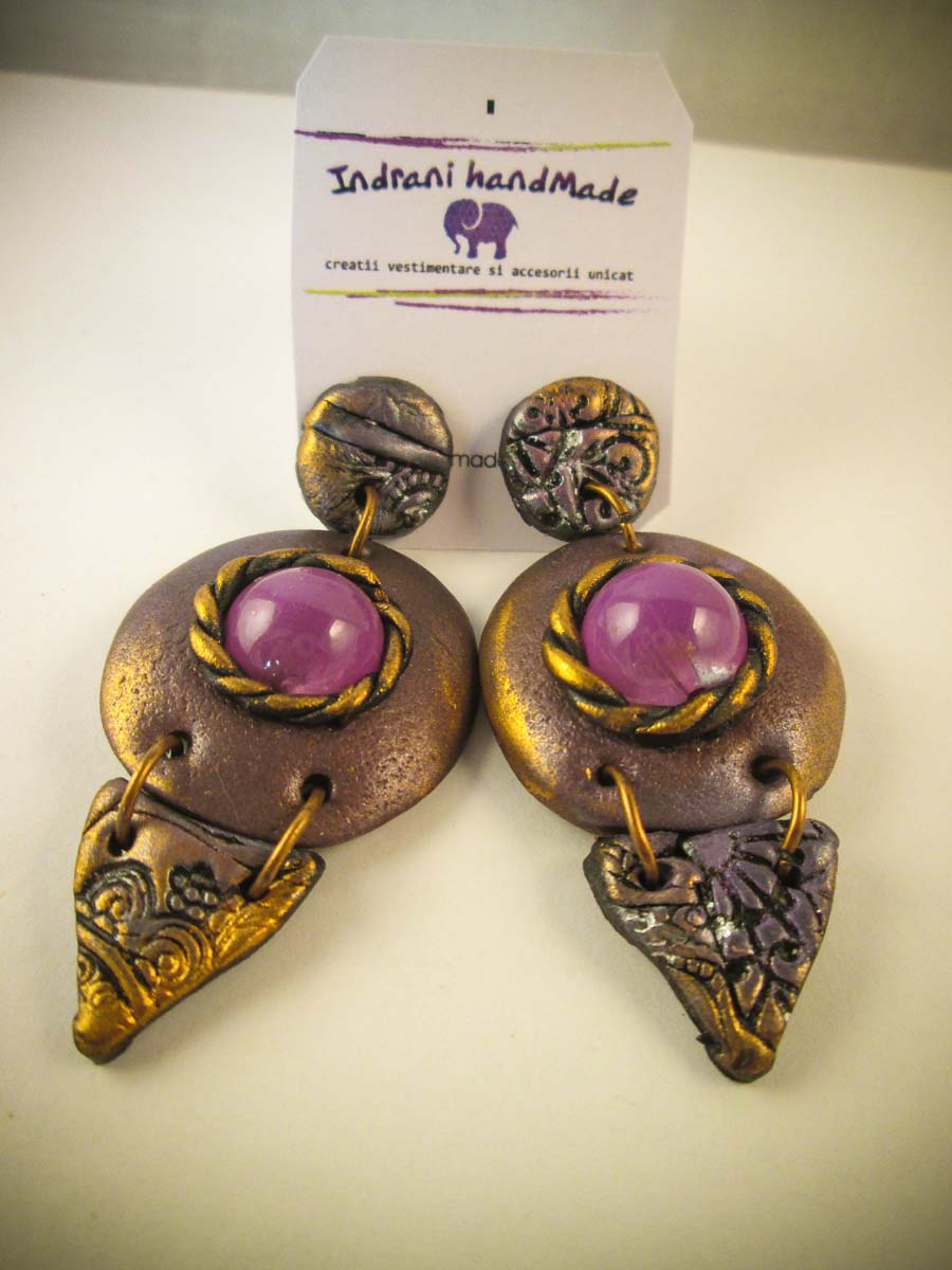 Indrani Handmade: Cercei handmade lila cu auriu