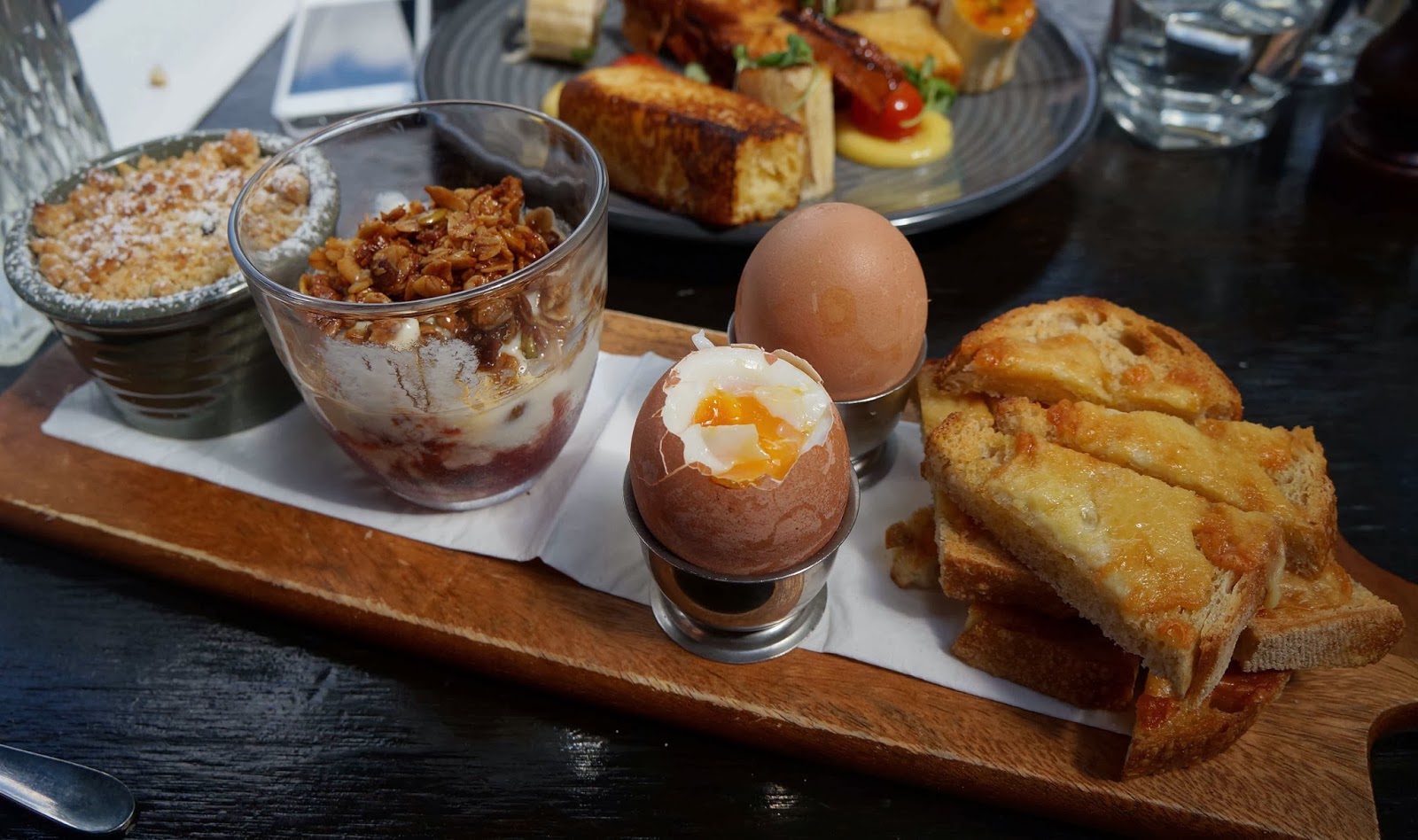 Yellow Eggs: Breakfast Thieves