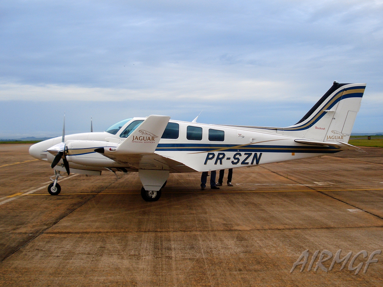 AIRMGF: PR-SZN : BARON B58 JAGUAR SPECIAL EDITION!