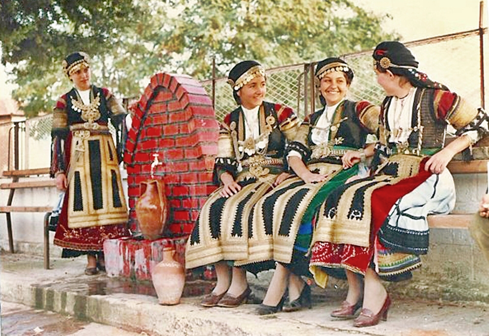 KARDITSAS.BLOG: H φορεσιά της Καραγκούνας ♥