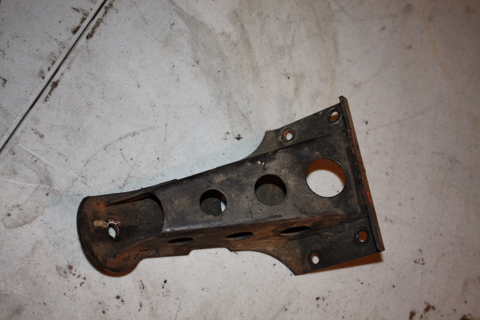 KrEvCon BMW Parts: E30 Subframe Engine Mounts