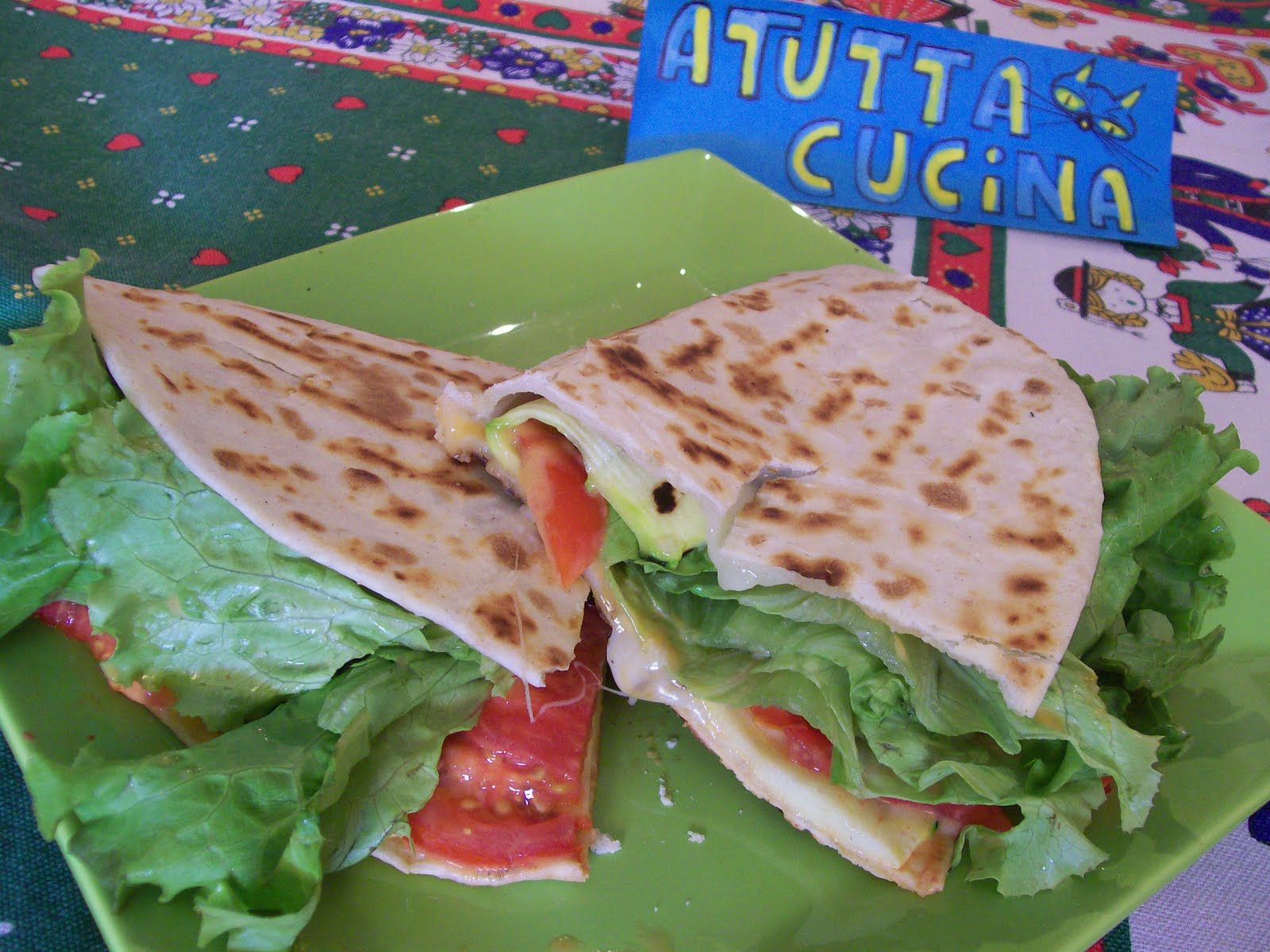 A TUTTA CUCINA: PIADINE al TONNO e MOZZARELLA