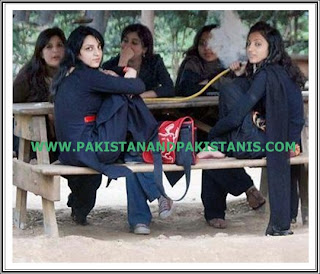 PAKISTAN IMAGES: ISLAMABAD GIRLS