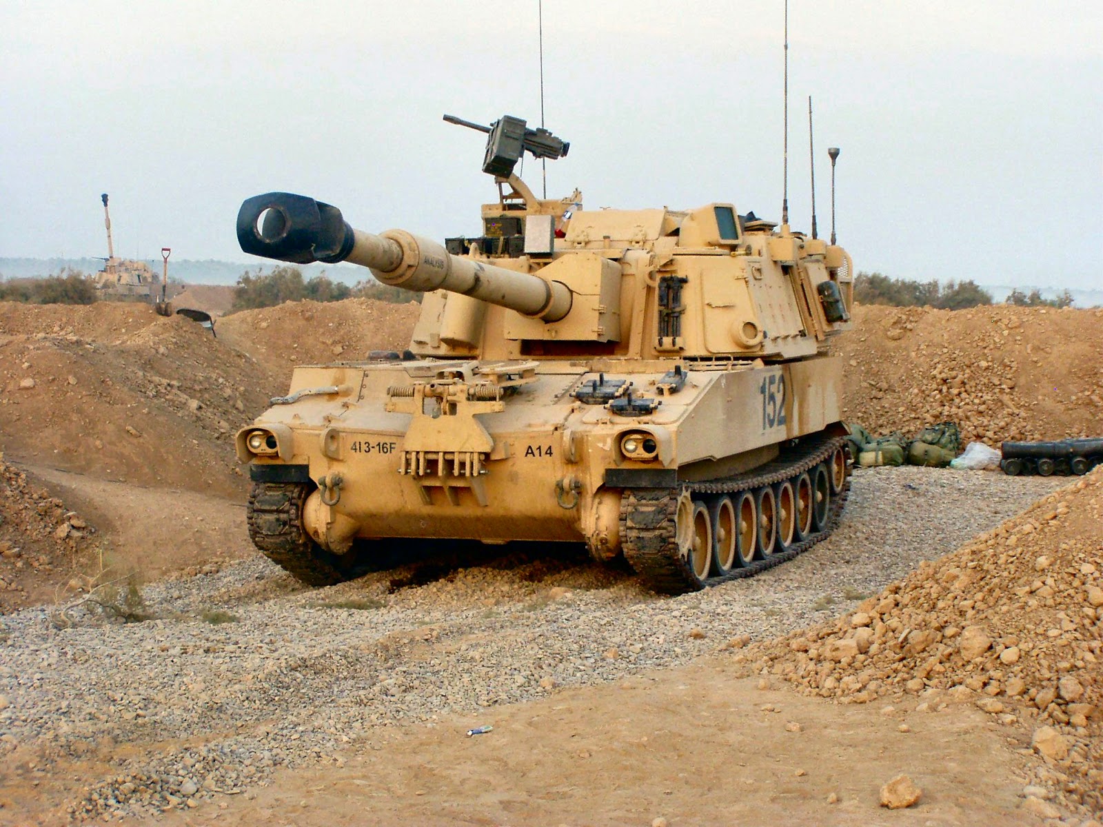 United States Ground Forces: M109A6 Paladin