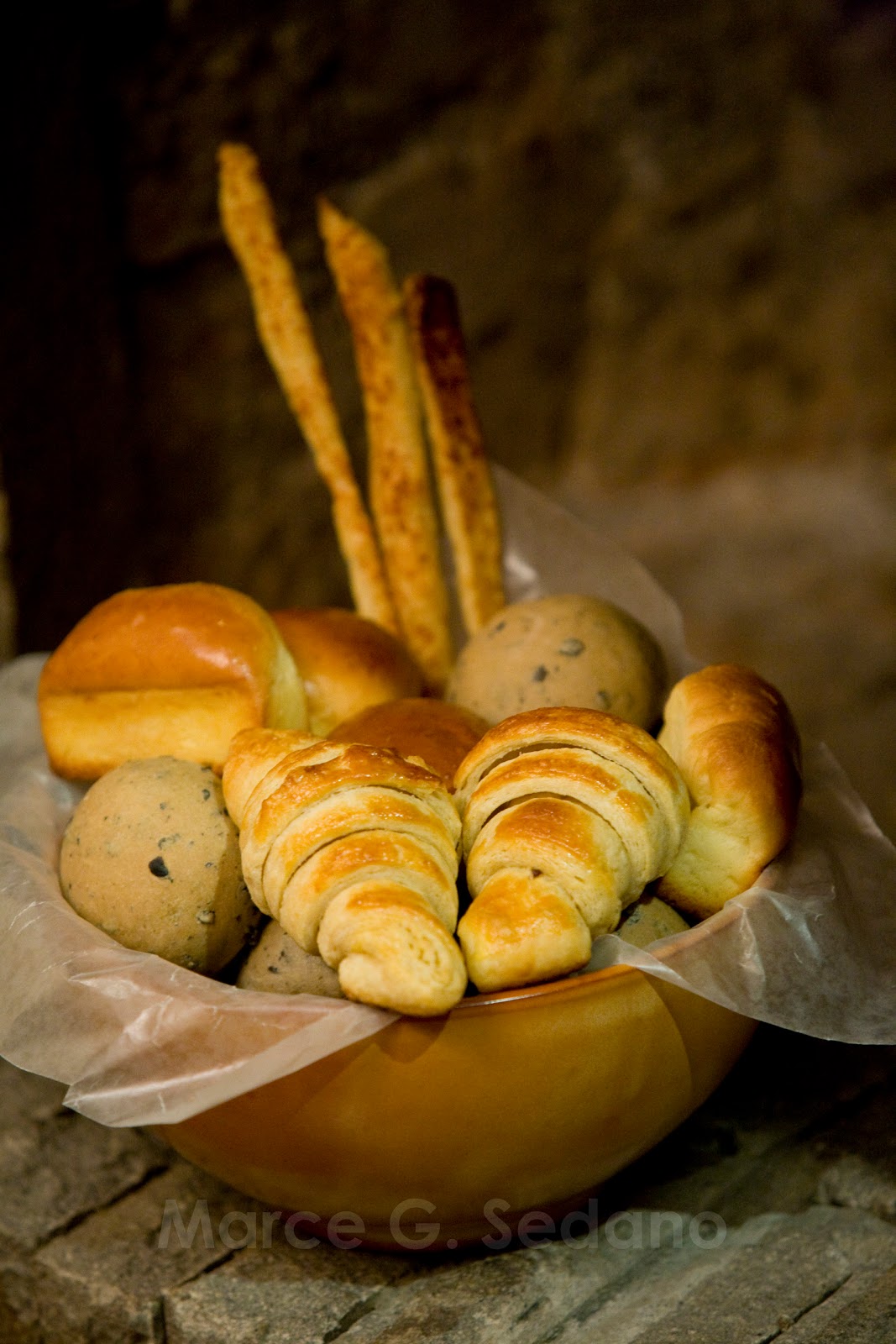 El piqueo: Canasta de panes especiales