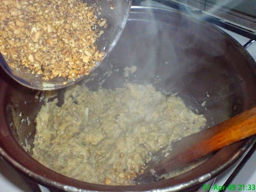 Cristina's world: Ceapa umpluta cu nuca si ciuperci