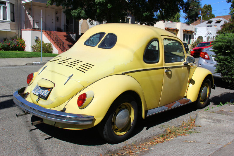 California Streets: Oakland Street Sighting - 1970 Volkswagen Beetle ...