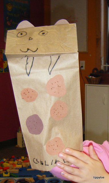 Tippytoe Crafts: Jaguar Puppets