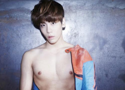 The Shining Story: SHINee Topless (SHINee Abs) Photos! *update with abs Onew!