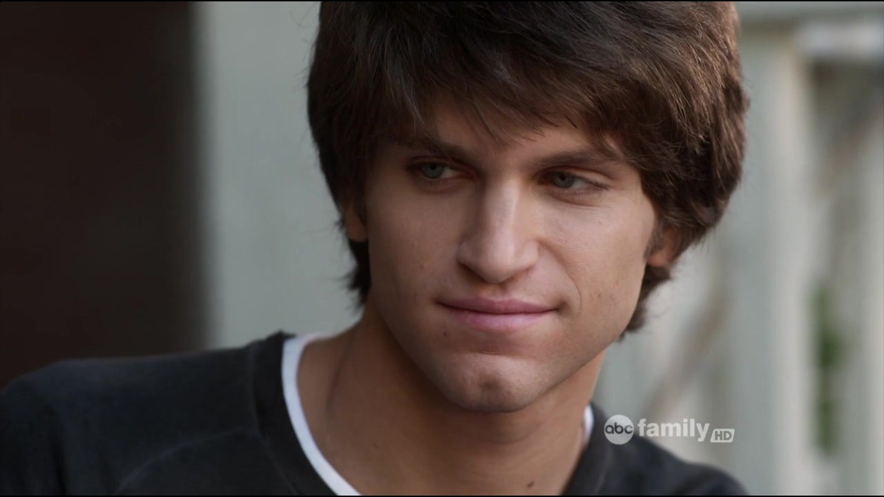 SMILE is a prettiest thing you can wear: Men in pretty little liars