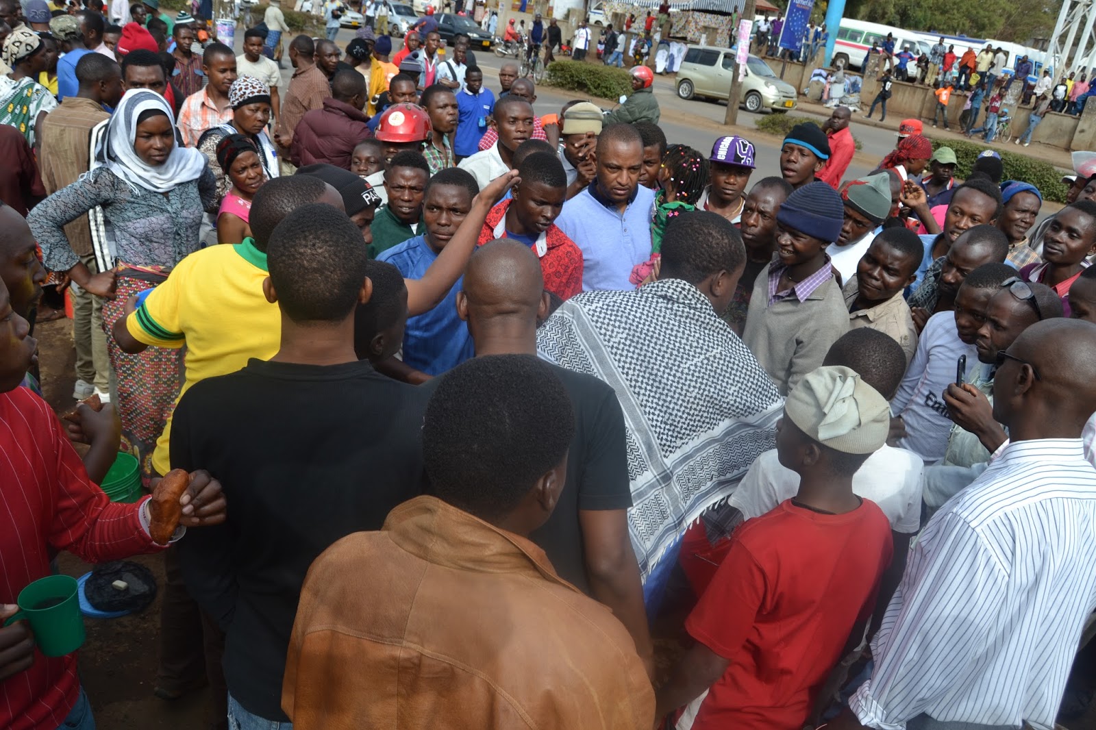 DAVIS MOSHA ABEBESHWA MAJUKUMU YA MBUNGE MOSHI MJINI NA WANANCHI ...