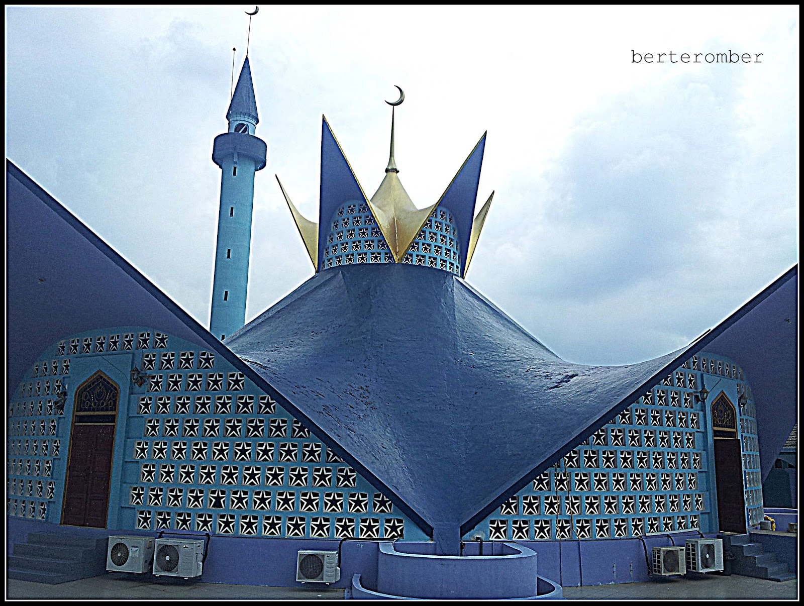 BERTEROMBER: Masjid Jamek Bandar Tangkak