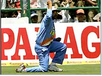 Cricket Tips and Tutorial - How to: How to do "Long Barrier"