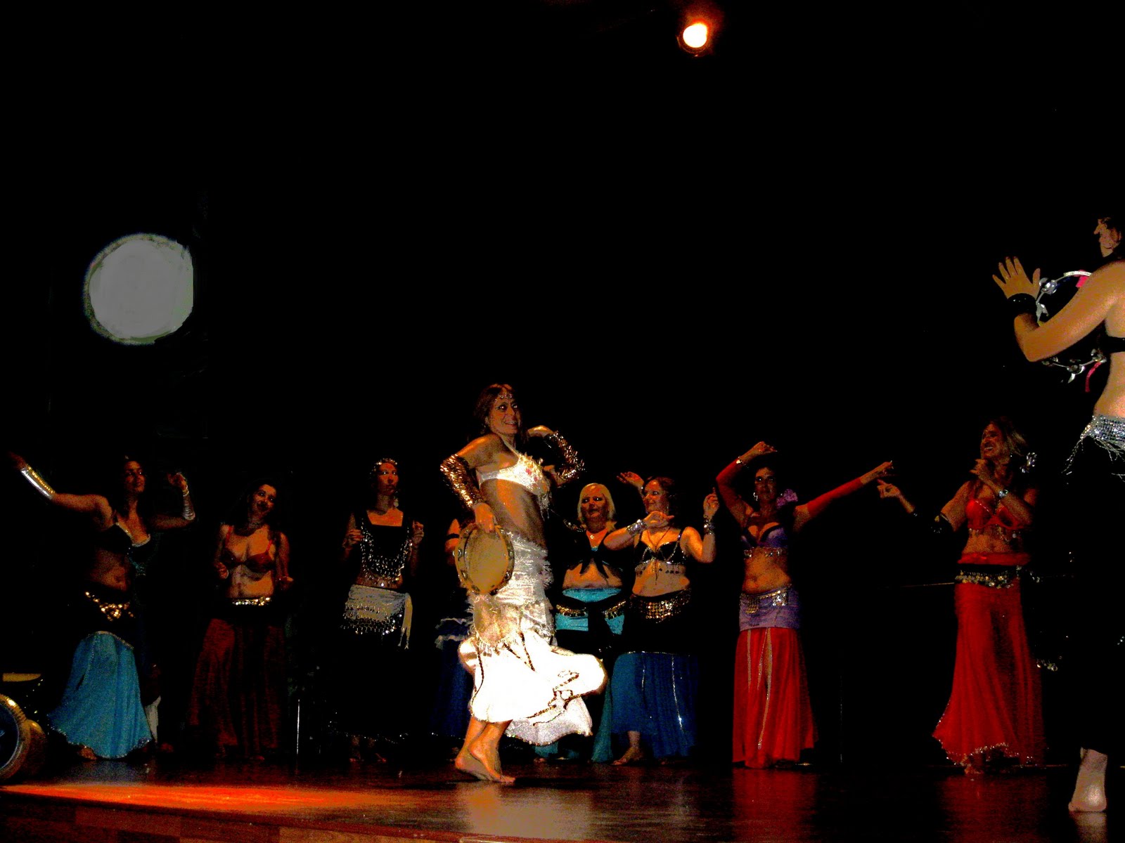 DANZA ORIENTAL MHIJEA: Baile de la pandereta Mhijea con sus alumnas