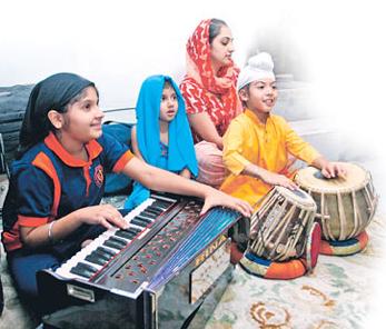Papan Kekunci Ini, Ana Yang Punya: Adat dan Budaya Masyarakat Sikh