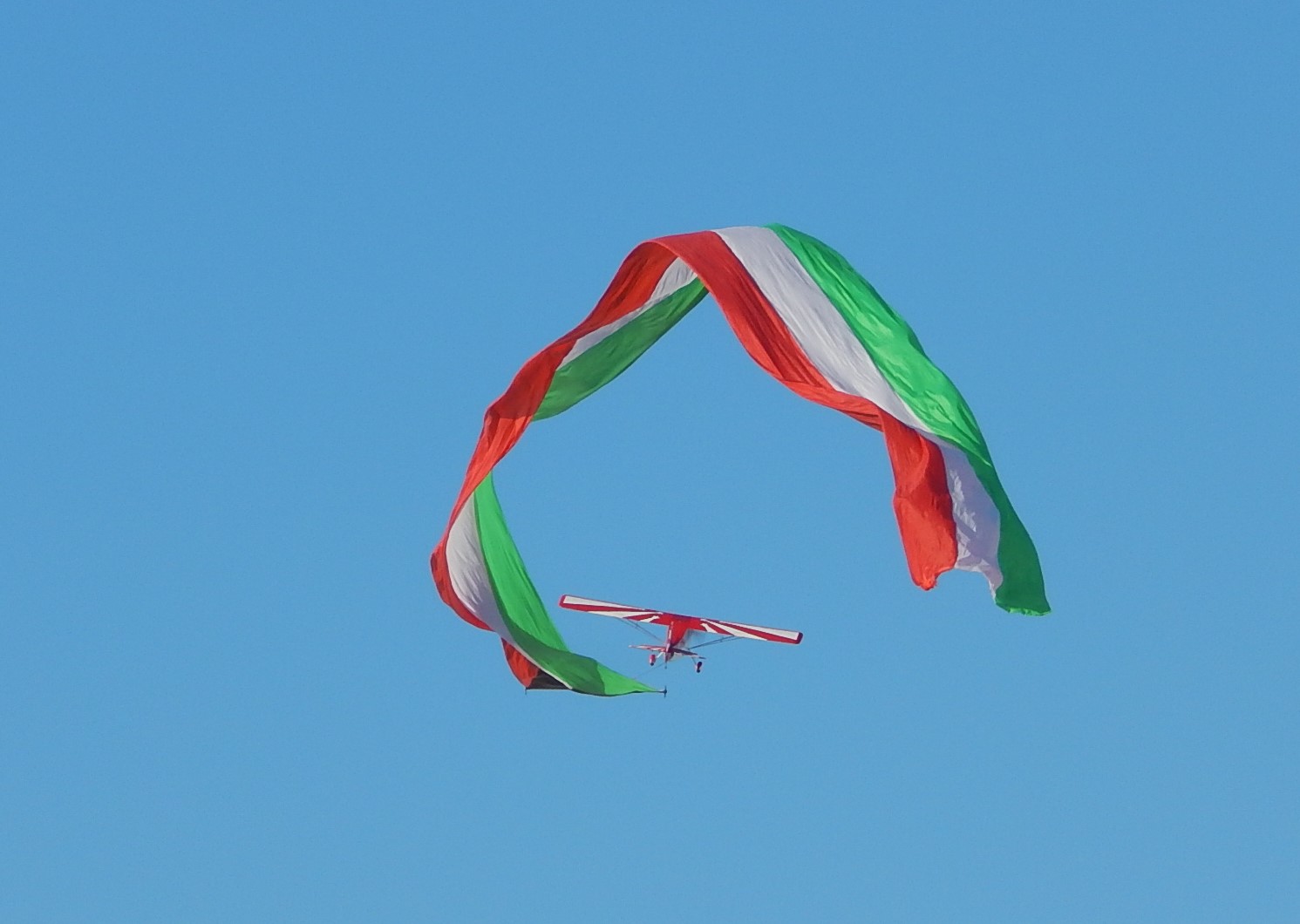 Kuweight 64: LONGEST FLAG IN THE WORLD - KUWAIT FLAG MAKES GUINNESS ...