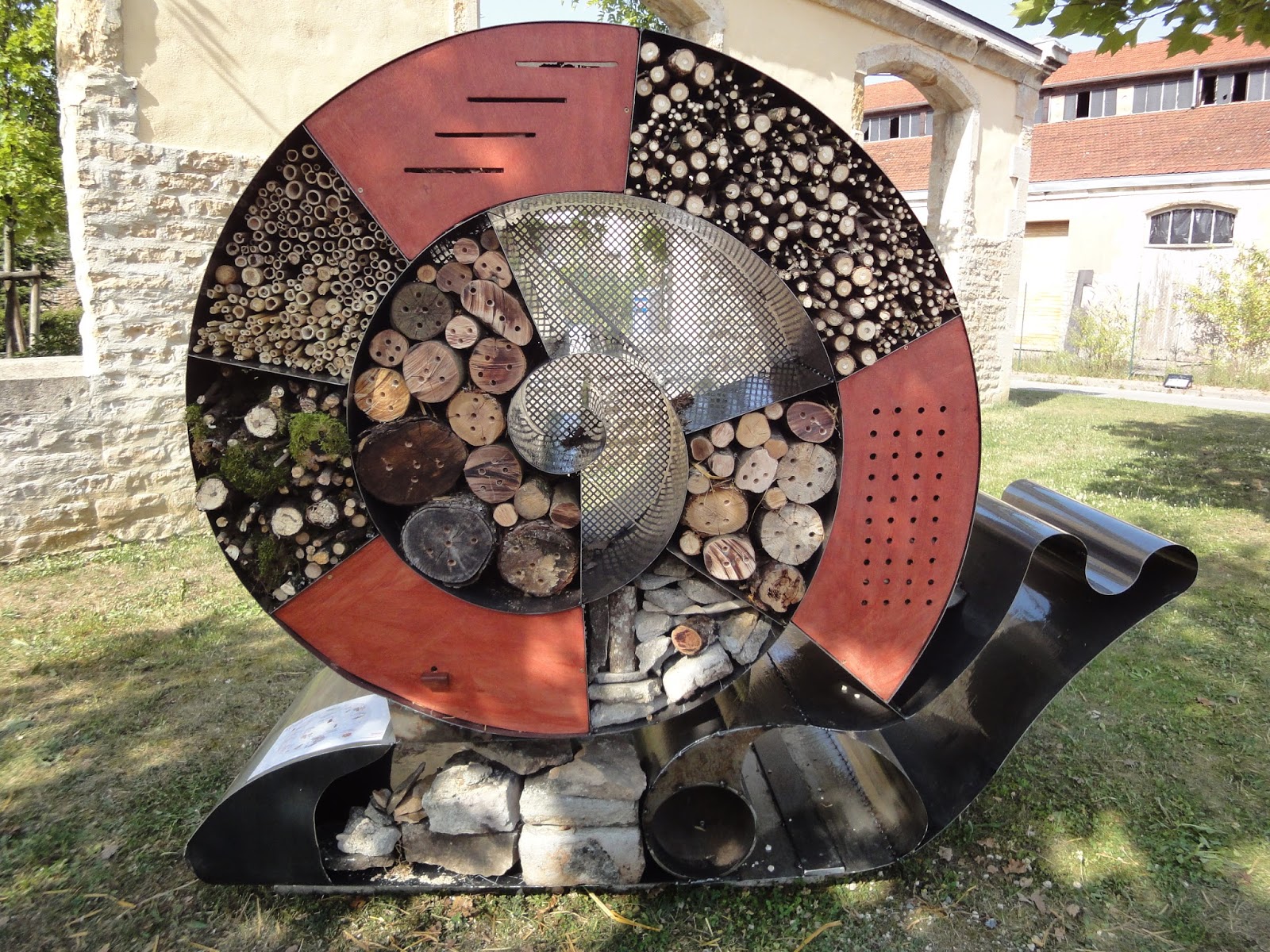 Breuillet Nature: Hôtels à insectes (Album)