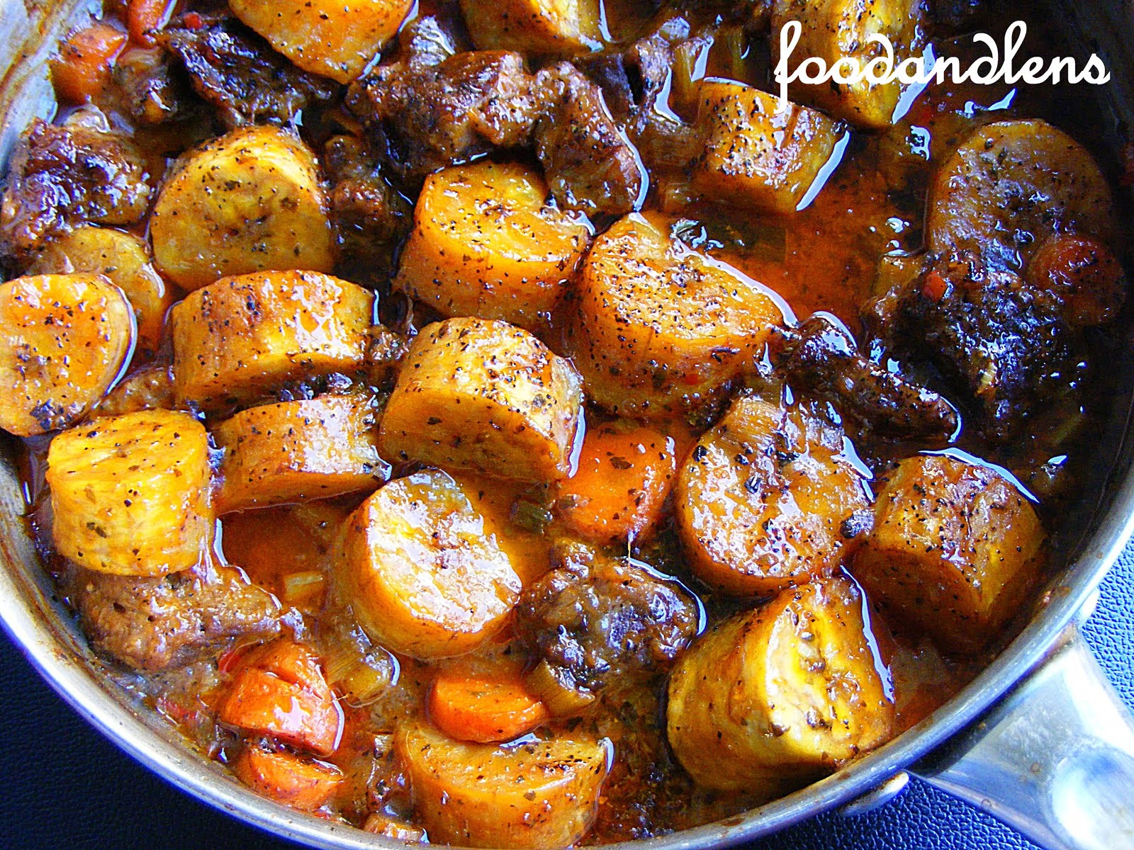 Food and lens: Guiso de ternera con plátano (Plantain and Beef Stew)