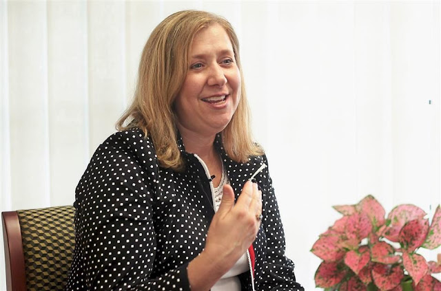 SOCIAL ECONOMIC AND POLITICAL DEVELOPMENT OF MALAYSIA: Susan Coppedge