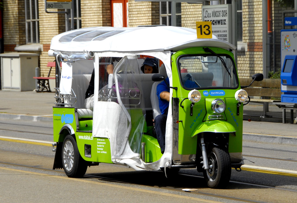 Oeffentliche Verkehrsmittel : e-Tuk (Tuk Tuk)