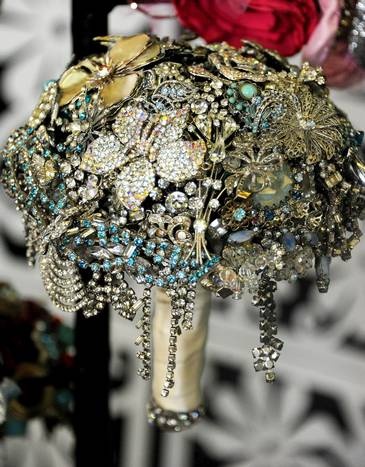 THINGS {SHE} LOVES: Pittsburgh Wedding Planner | Blinged-Out Bouquets