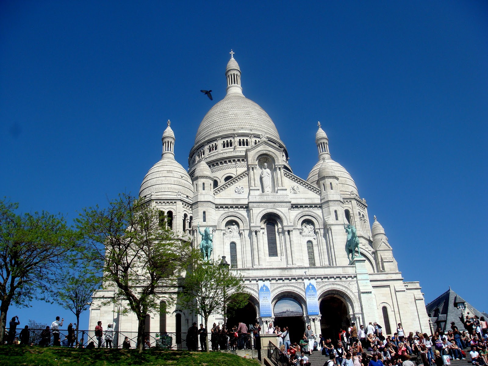 Ladee's Travels: Paris-Montmartre - The Art of the Stroll