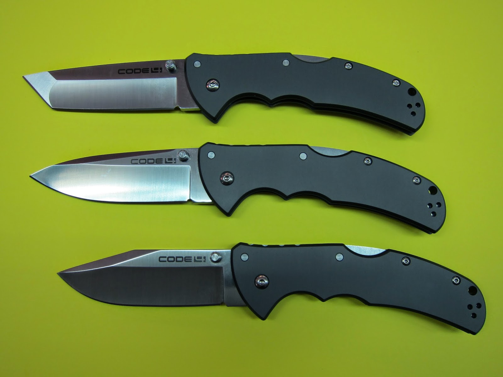 ARMAS BLANCAS 66: - SET COLD STEEL CODE 4