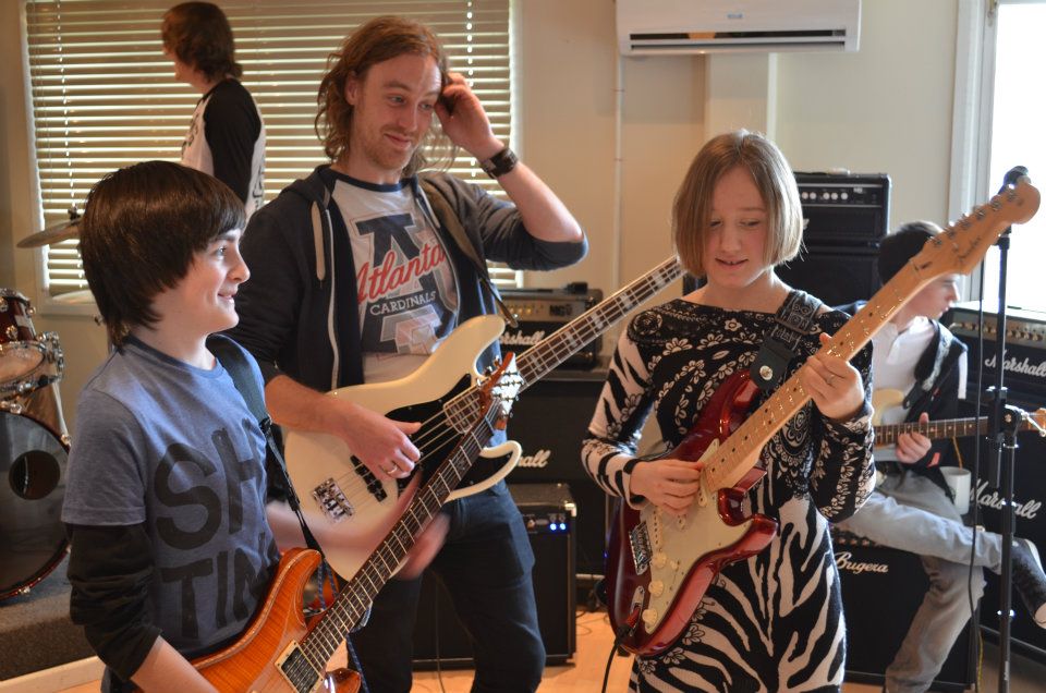 Jess Lewis, Zoe Thomson: Jess meets the Mini Band