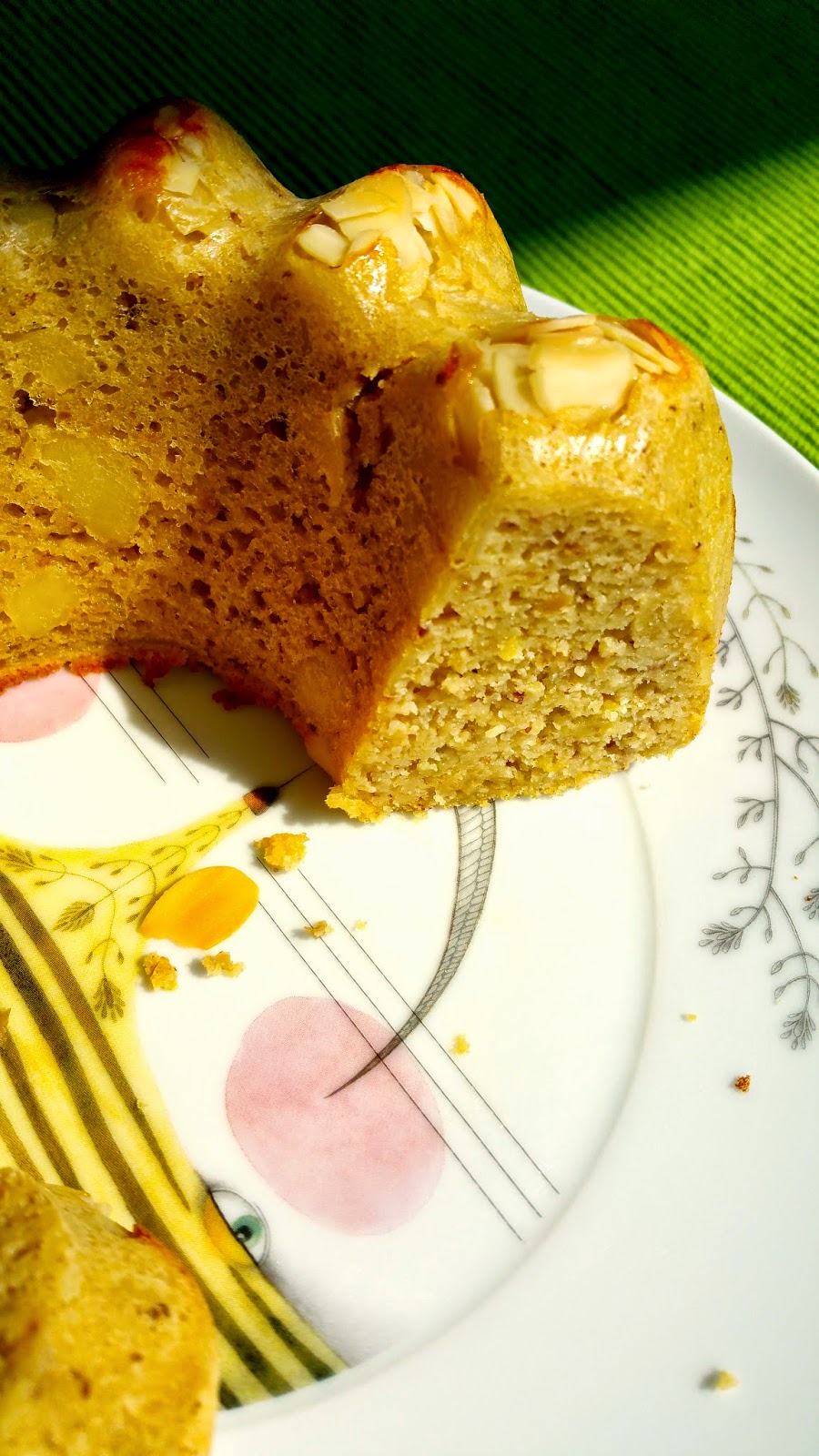 the cake is a lie: Almond and apple puree cake